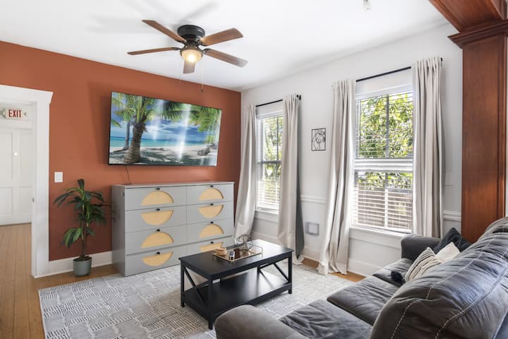 1 Br Home | Foosball Table | Steps To 7th Ave - Tampa, FL