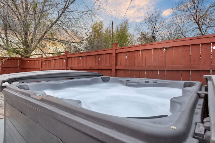 Windsor Hot Tub House - Near Lake, Park And Brewer - Greeley, CO