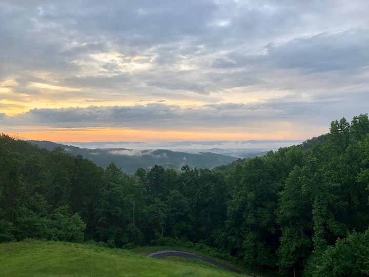 Secluded Mountain Top Retreat | Fire Pit - Water Park, Taylorsville