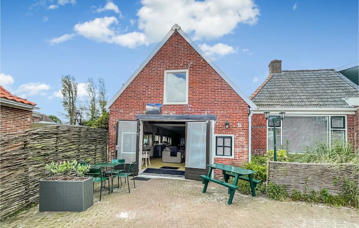 Nice Home In Wierum With Kitchen - Dokkum