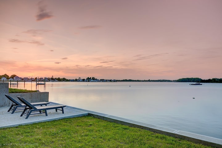 Waterfront Paradise Above The Cove - Rhode Island