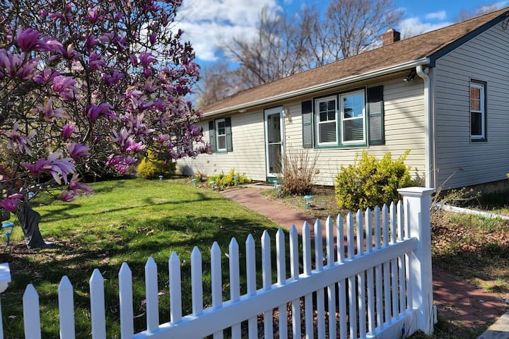 Free State Beach Pass & Nestled In The Pier! - Narragansett, RI