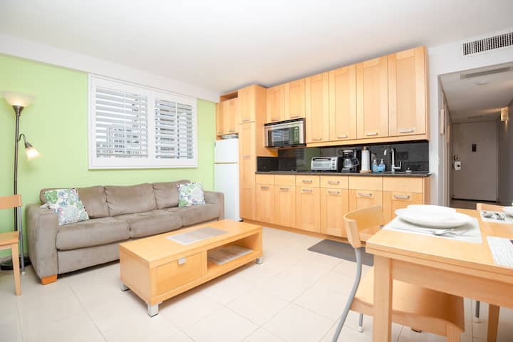 Full Kitchen- Free Parking- Taxes/fees Included! - Honolulu