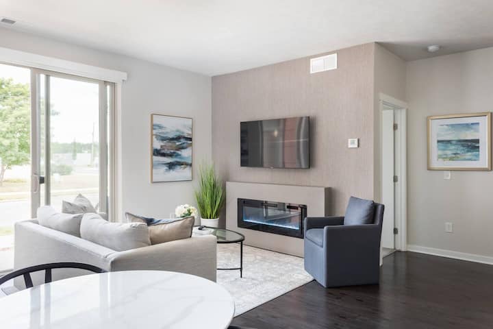 Step-free Trailside Condo | King Suite + Easy Firs - Traverse City, MI