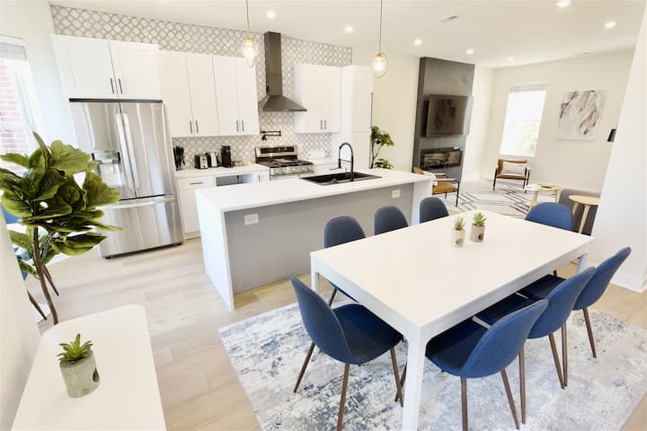 Pristine Petworth Family Home W Street Parking! - Washington DC