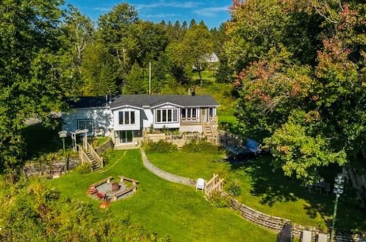 Zenitude 3 - Cheerful 4 Bedroom Cottage - Hot Tub - Lac-Simon