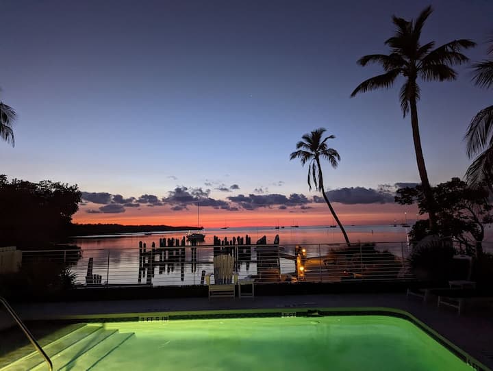 Gated Home July 4 | Dock, Heated Pool & 2 Pools | - Panhandle Key, FL