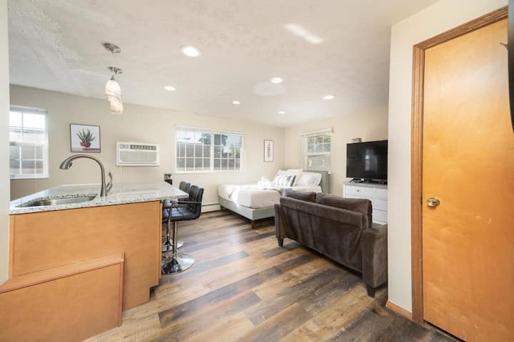 Studio Near Osu - Columbus, OH