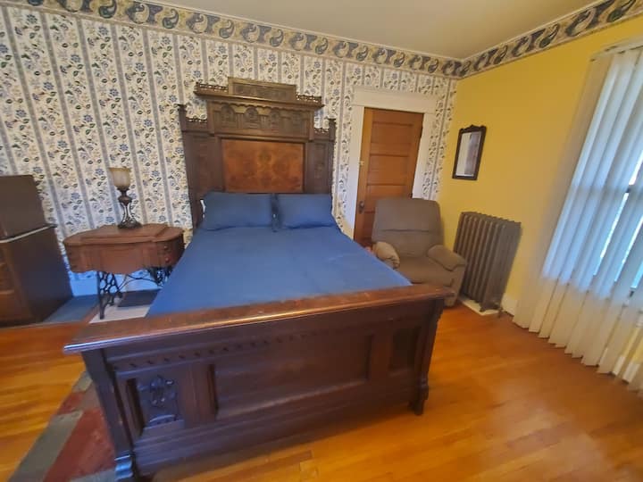 Economy Room-full Size Bed, Private Screened Porch - Waterloo, IA