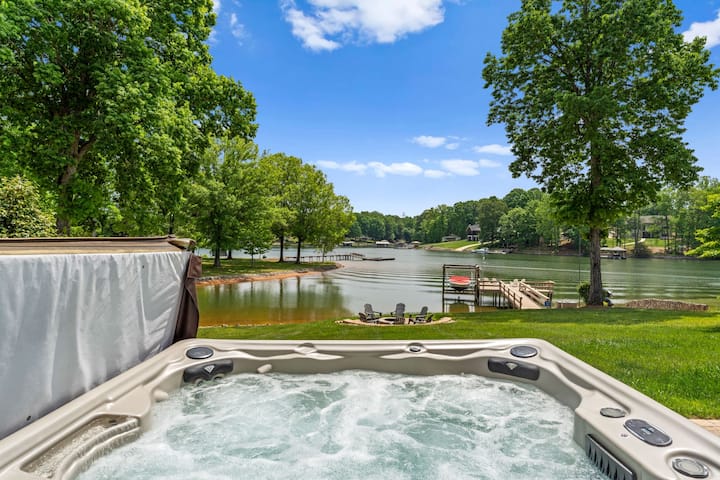 Kool Breeze By Avantstay | Boat Ramp + Hot Tub - Denver, NC