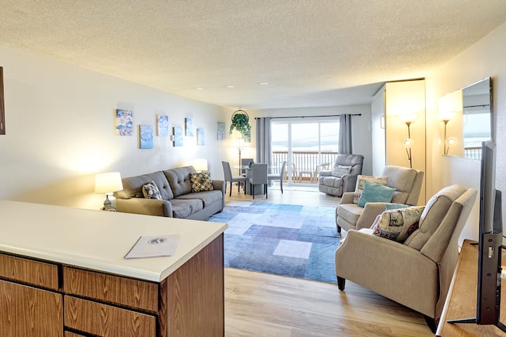 Oceanfront Condo - Second Floor - Fireplace! - Lincoln City, OR