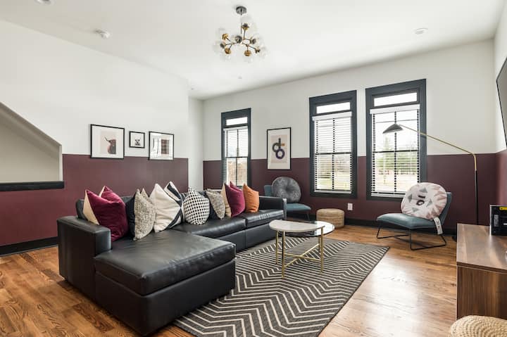 Connie & Tammy By Avantstay | 2-unit Buyout - Nashville, TN
