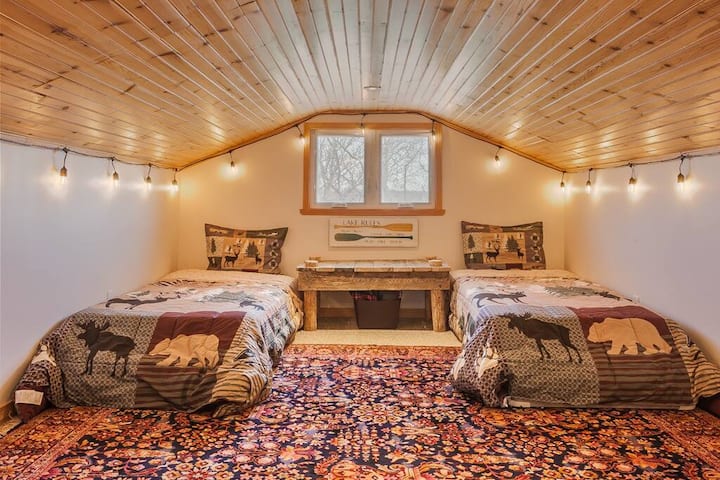 Hay Bay Waterfront Retreat- Sunshine’s Cottage - Napanee