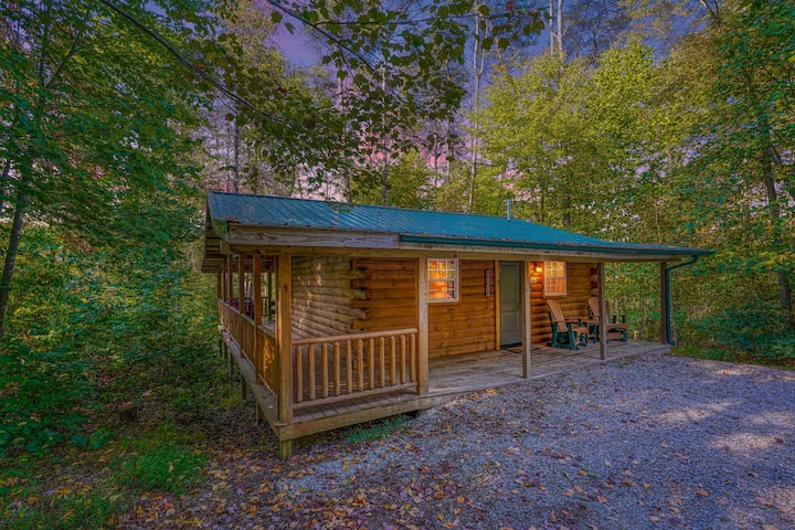 The Lakota: King Bed + Hot Tub In Hocking Hills - Hocking Hills State Park, OH