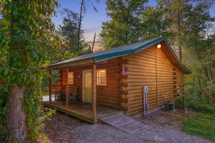 Yesteryear: Handicap Accessible Cabin In Hocking - Hocking Hills State Park, OH
