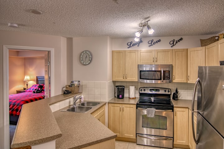 Mountain Getaway | 5min Walk To Beach | Pool | Gym - Invermere