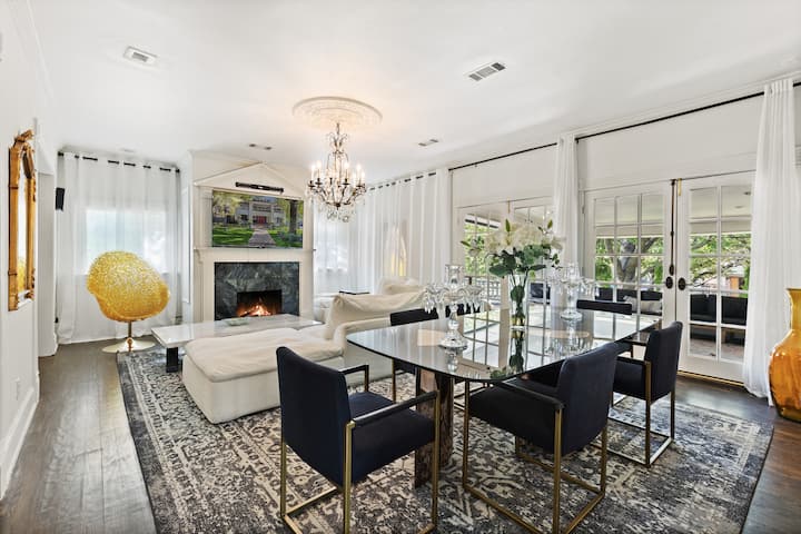 Spacious Historic Stay | Huge Private Balcony - Dallas, TX