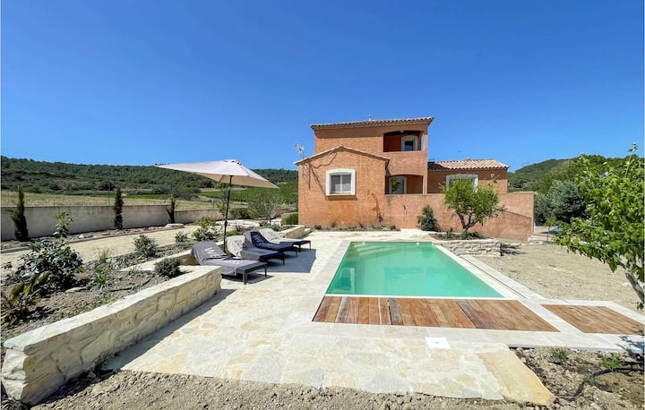 Lovely Home In Cruzy With Kitchen - Creissan