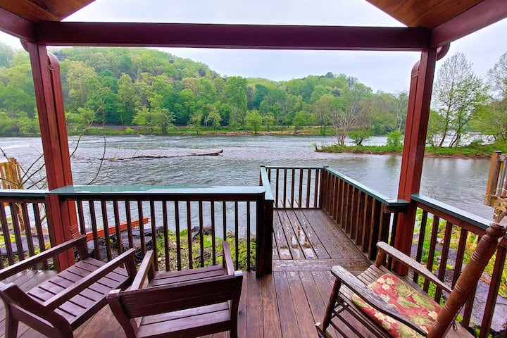 Troutin' About - A Cozy Cabin On The River! - Bryson City, NC
