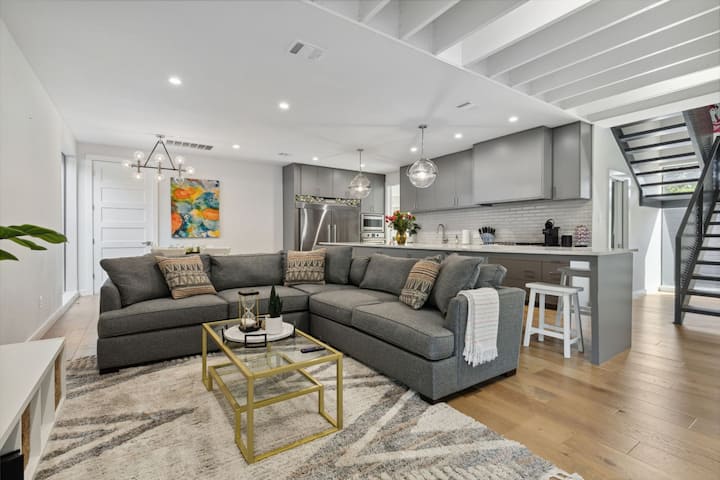 Modern Luxury 4 Bed 4 Bath In The Heart Of Dallas -