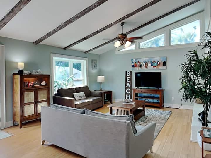 Peach On The Beach | Private Pool, Walk To Beach - Tybee Island, GA