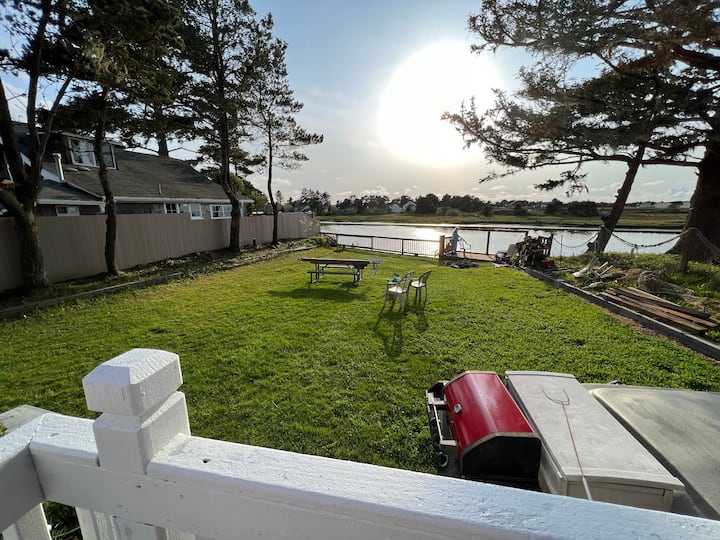 1518 Holladay On The River With Own Dock - Seaside, OR