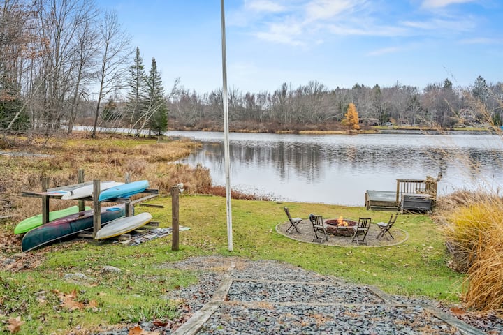 Chalet All Day | Avantstay | Lakeside, Shared Pool - アローヘッド・レイク, PA