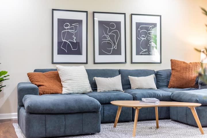 Spacious, Elegant Home W/ Cozy Backyard! - Sterling Heights, MI