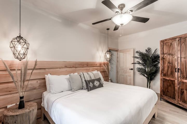 2br Apt 1st Floor Centro, Best Location W/ Jacuzzi - San Miguel de Allende