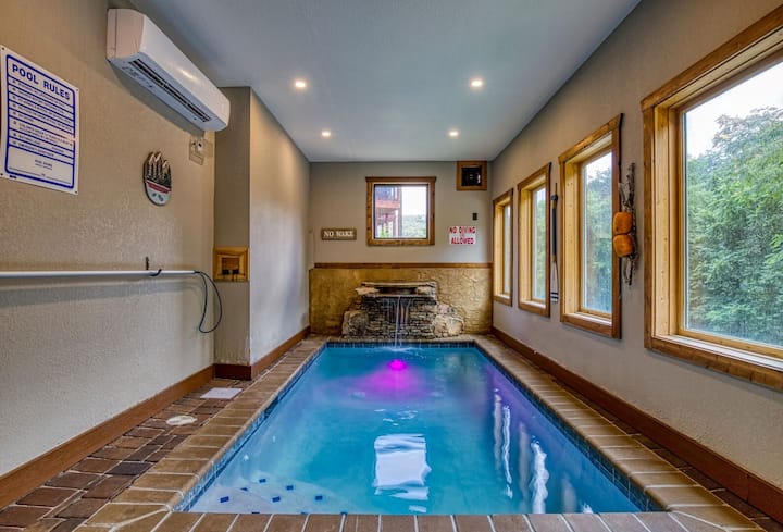 2br 2.5ba Indoor Pool Game Room -Theatre Room - Pigeon Forge