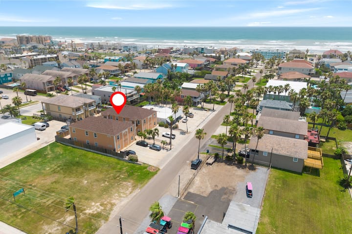 Luxury 3 Bed 2 Bath 2nd Floor Condo By Beach - South Padre Island