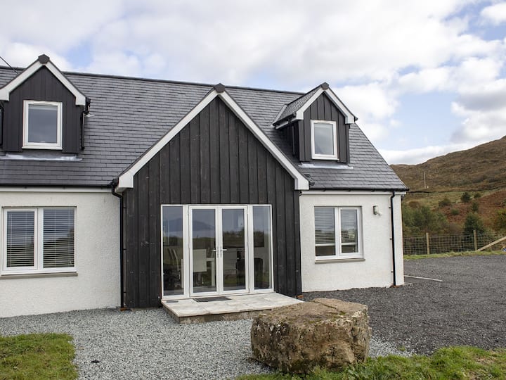 Joan's House By Interhome - Skye
