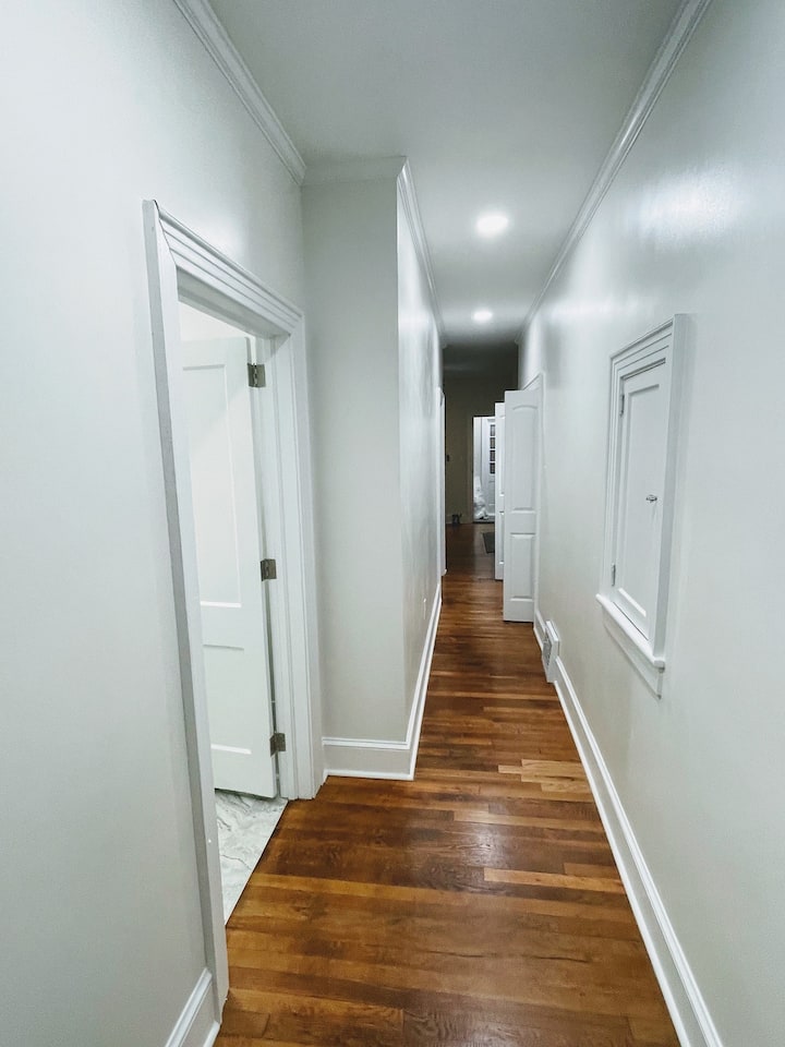 Renovated 1 Bedroom In Forest Hills - A - 德罕