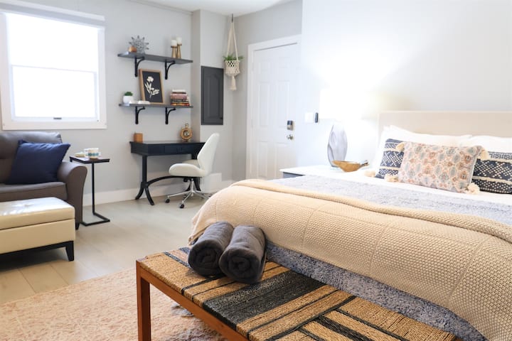 5 Acres |  Peace & Privacy | 5 Minutes To Blm - Bloomington, IL