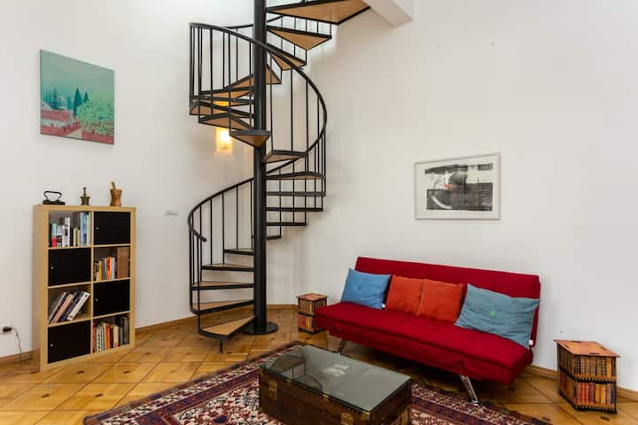 Central Tbilisi Bright & Cozy 1br Gem - By Wehost - Tbilisi