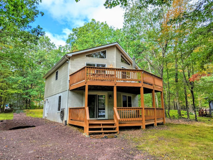 The Bear Foot Lodge By Avantstay | Game Room, Deck - Albrightsville, PA