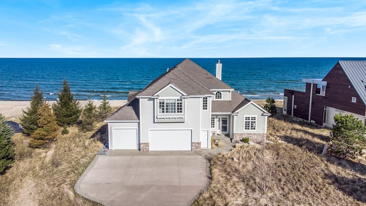 Exquisite Private Lake Front Family Home - Manistee, MI