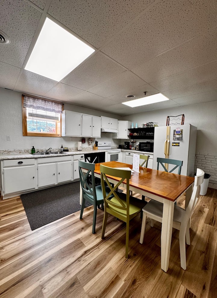 The Basement-spacious, 4 Bed Apartment, Located In Downtown Munising - Michigan