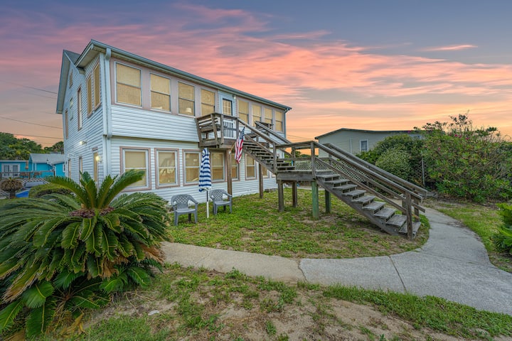 Oceanfront - Top Floor Getaway - Private Boardwalk - James Island, SC