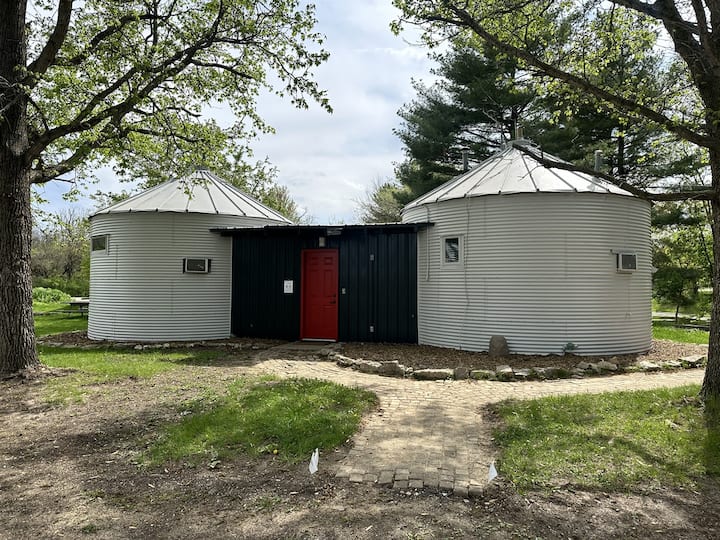 Large Grain Bin Cottages - Wildlife Prairie Park