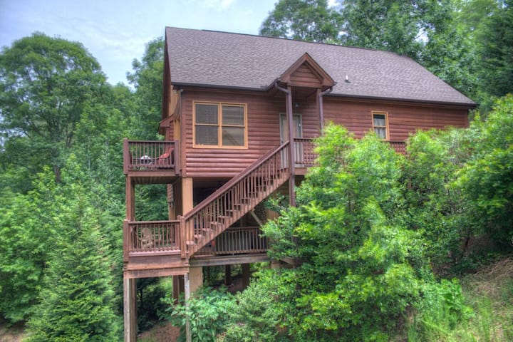 Edelweiss Chalet- Innsbruck Cabin Rental W/ Creek - Sautee Nacoochee, GA