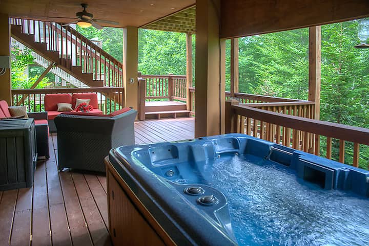 Edelweiss Chalet | 3br Innsbruck Cabin W/hot Tub - Helen, GA
