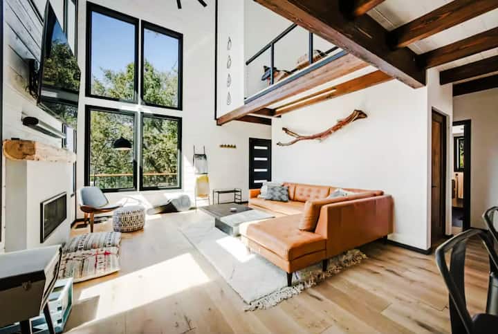 Modern Family Haven W Game Room, Hot Tub, Dogs Ok! - Idyllwild-Pine Cove, CA