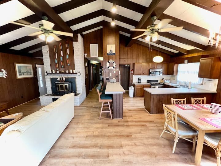 3/2+ Game Rm, Deck, Yard & Dock By The Beach! - Ocean City, MD