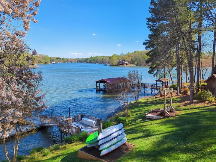 Lakefront Cove | Dock, Hot Tub, Kayaks, Sleeps 14 - Lake Norman, Catawba