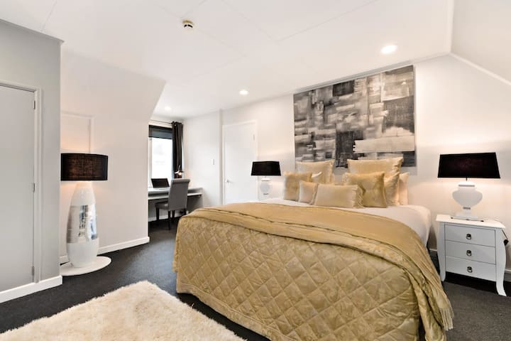 City Centre 2-bedroom Super King Beds Free Wifi & Parking - Queenstown