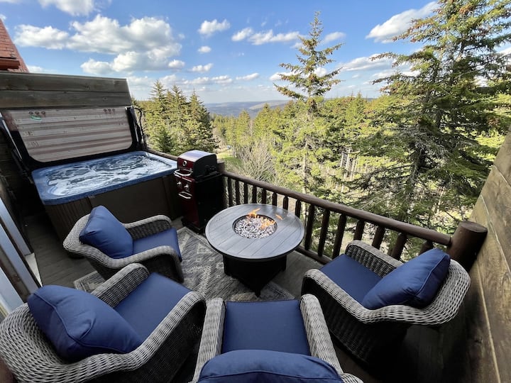 Ski In/out @ Loggers 16 - Private Hot Tub, 3 Kings - Snowshoe, WV