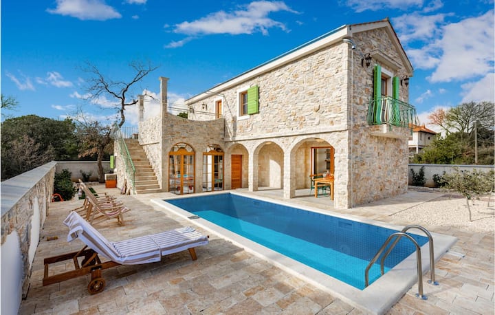 Cozy Home In Biograd Na Moru - Biograd na Moru