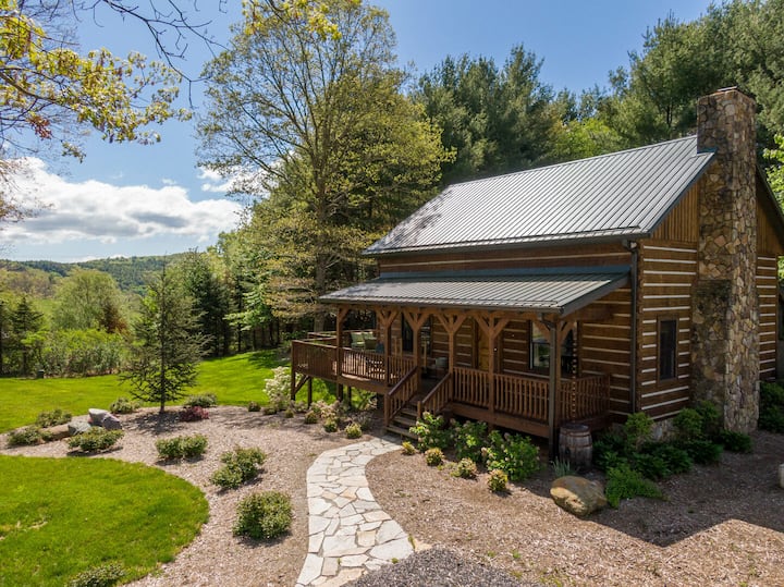 South Fork Cabin-pet Friendly, Hot Tub, Fireplace! - West Jefferson, NC