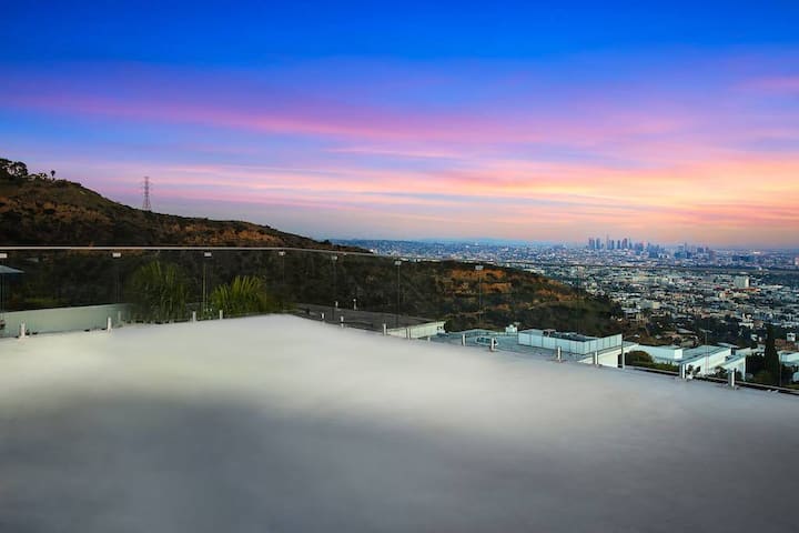 Hollywood Hills Mansion - Stunning Views & Rooftop - Los Angeles, CA